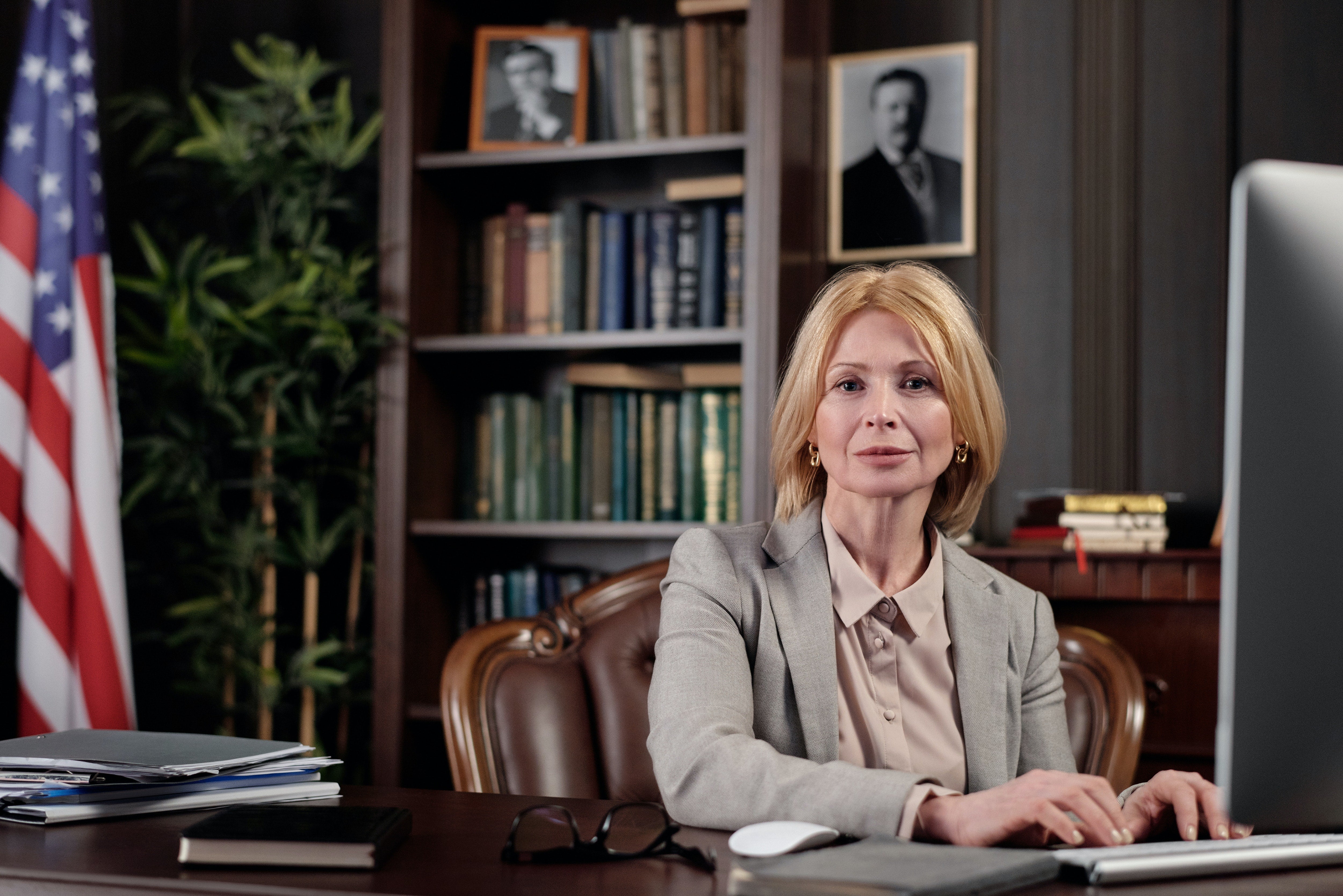 Top 6 Must-Read Blogs For Female Law Students – BOSTANTEN